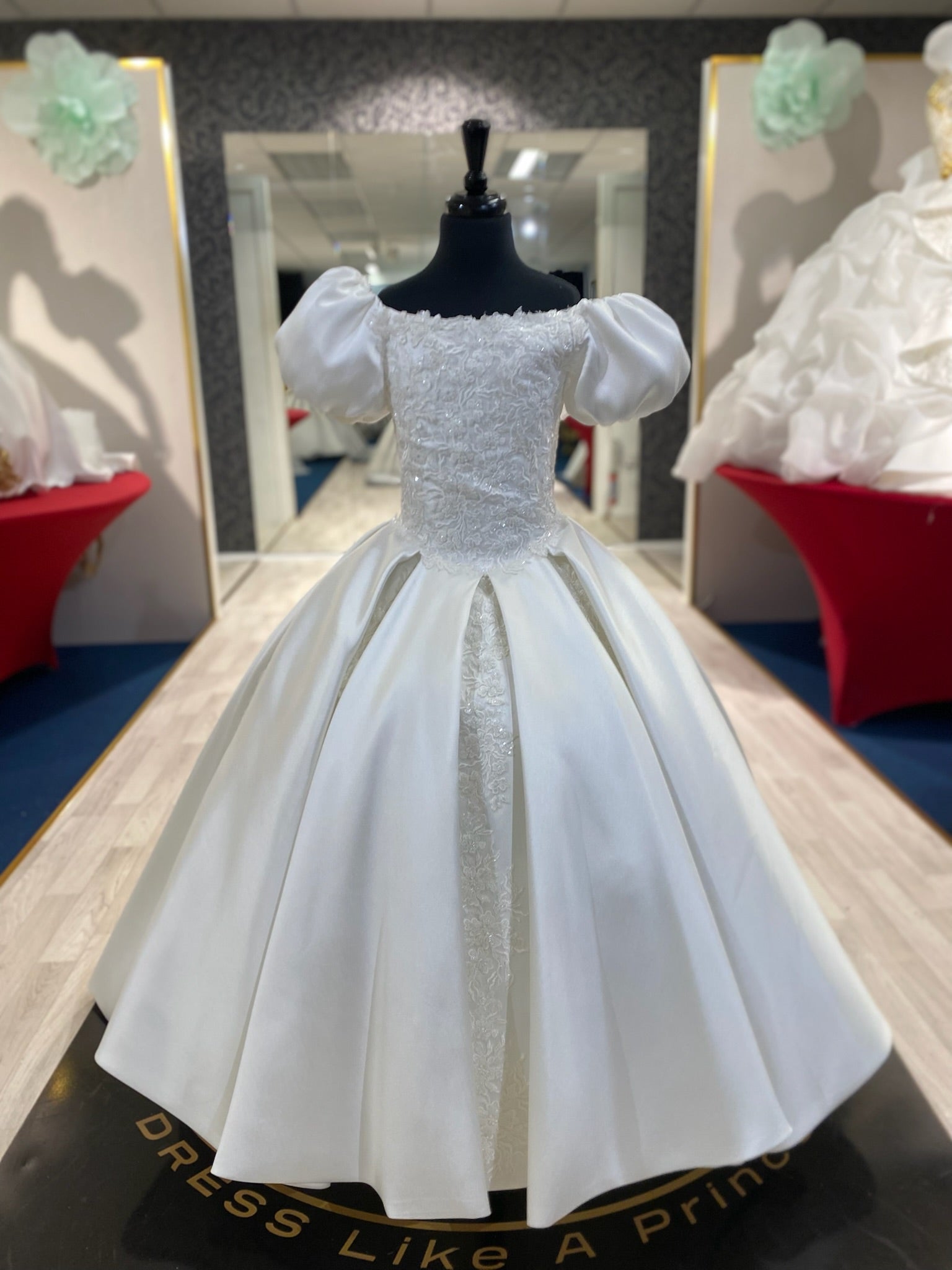 Lara👗 Off-White – MY PRINCESS TM